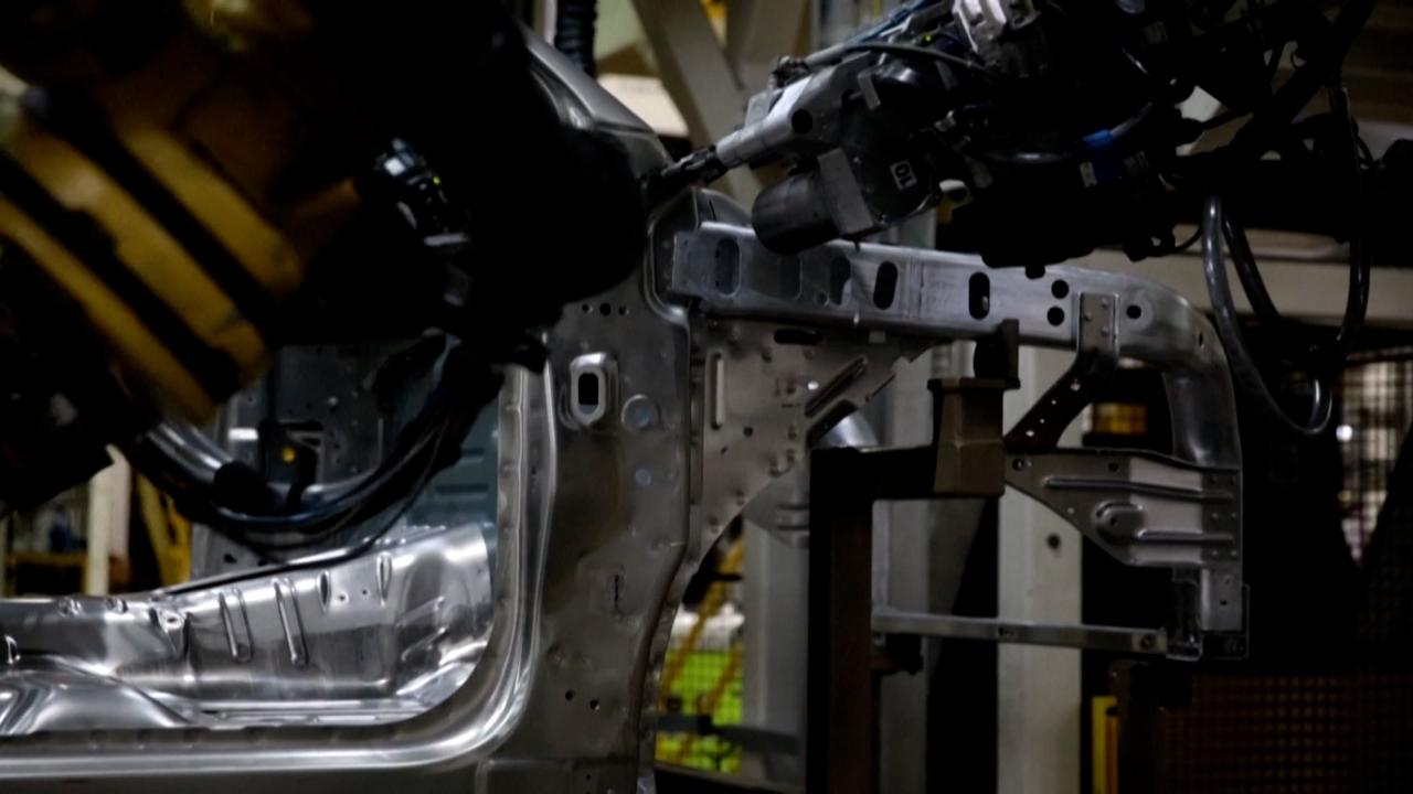 U.S. tariffs expected to hit Canadian auto industry - CGTN